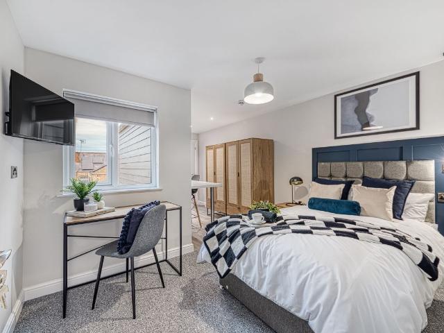 Room 6, Bennett Street NG10, Studio to rent, £750 pcm | PrimeLocation