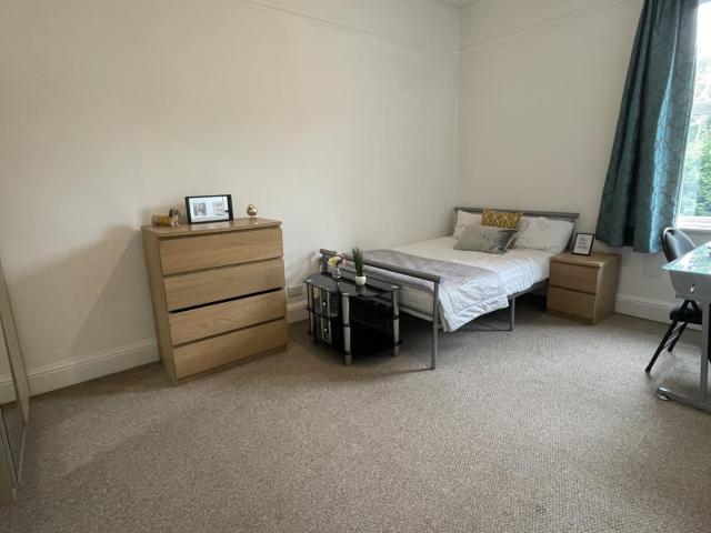 Room 6 for rent in Saughall Road, Chester