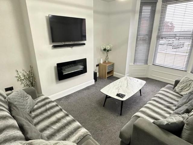 Room 6, St Lukes Road, Holbeck, Leeds, LS11 8JA