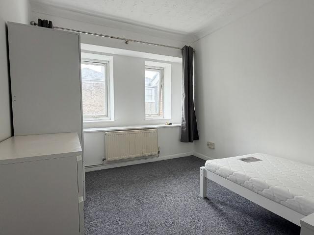 Room 6, Park Lane CB8, Room to rent, £475 pcm | PrimeLocation