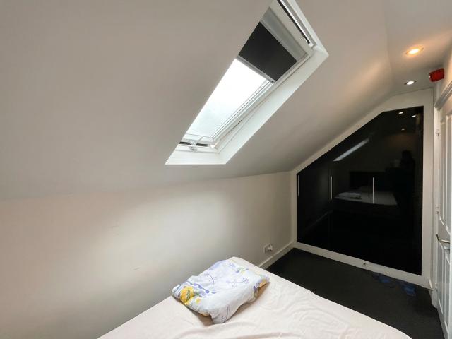 Room 6, Queens Road, Doncaster