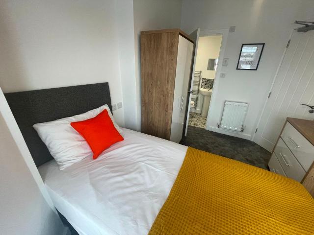 Room 6, West Street, Crewe CW1, Room to rent, £550 pcm | PrimeLocation