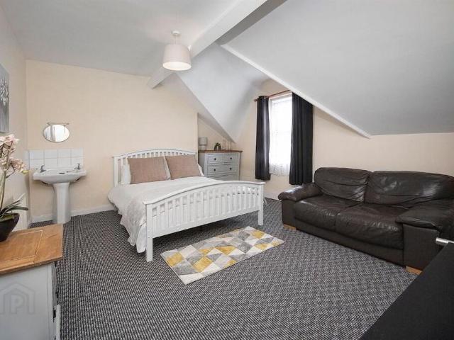 Room 7, 96 Cromwell Road, Belfast, BT7 1JY