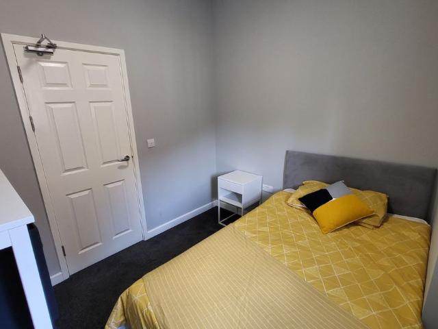 Room 8, 2 4 Auckland Road, Doncaster DN2, Room to rent, £477 pcm | PrimeLocation