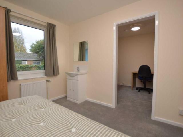 Room 8, Field House RG9, Room to rent, £695 pcm | PrimeLocation