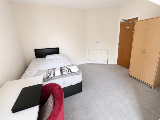 Room 8 Vicarage Road, Birmingham, B18 1 bed in a house share to rent £450 pcm £104 pw