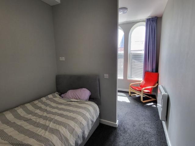 Room 9, 2 4 Auckland Road, Doncaster DN2, Room to rent, £455 pcm | PrimeLocation
