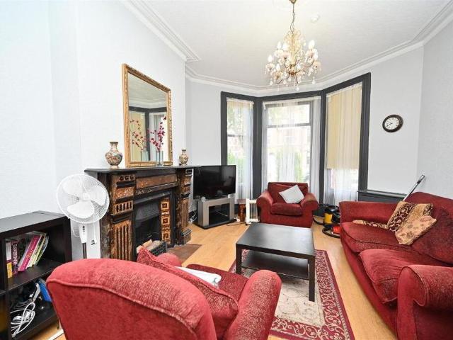 Room 9, 9 Eglantine Avenue, Belfast, BT9 6DW