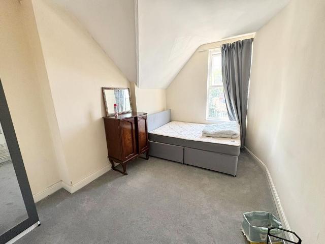 Room 9 Vicarage Road, Birmingham, B18 1 bed in a house share to rent £450 pcm £104 pw