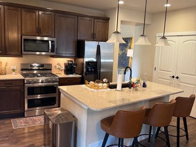 ROOMATE NEEDED FULLY FURNISHED ROOM