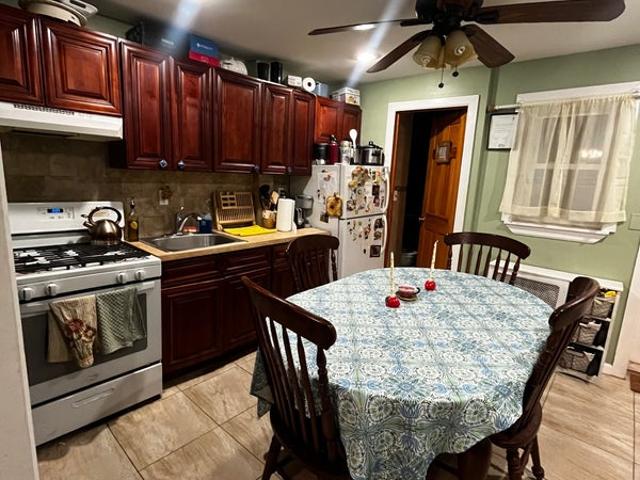 Roomate for a Spacious 2 Bedroom in Astoria
