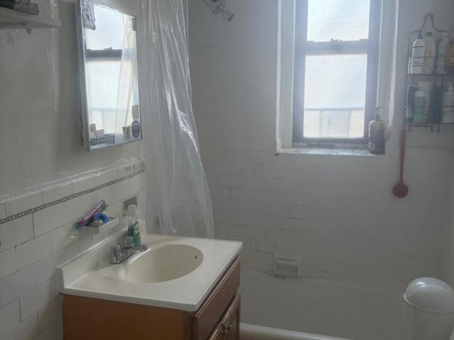 Roomate in a very clean apartmant