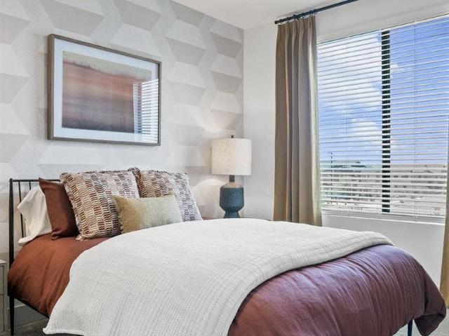 Roomate” Luxury Living” New Listing