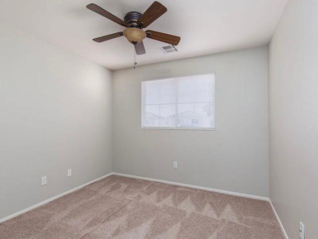 Room/bathroom in Rhodes Ranch, Aug. 1st