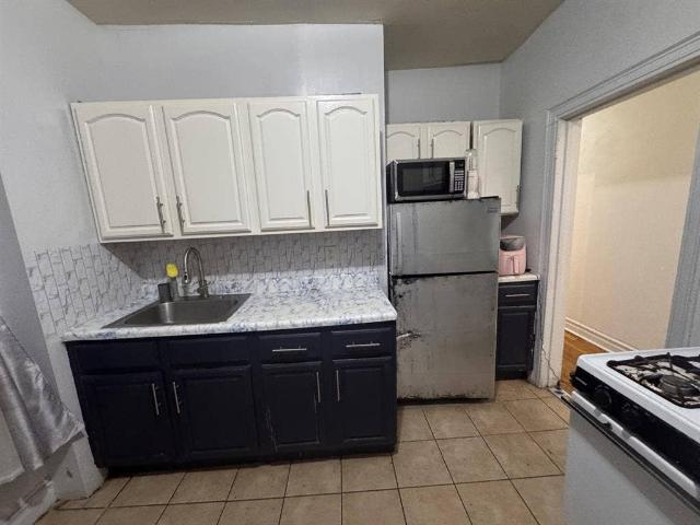 Roomie rental needed