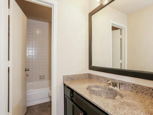 roommate wanted