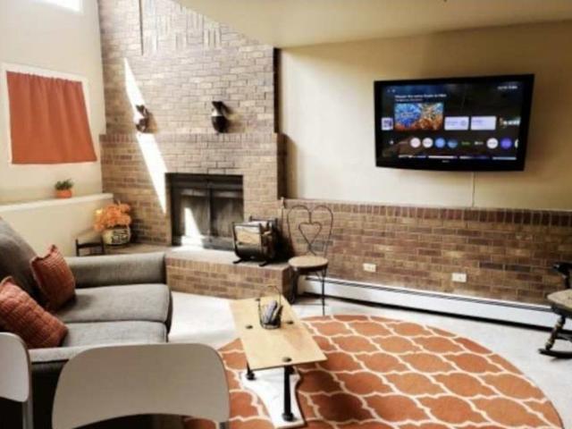 Roommate Wanted! Cozy Retreat in Split Level Home