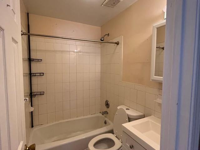 Roommate wanted for Woodside Apartment