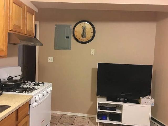 Roommate wanted for Woodside Apartment