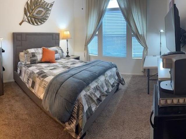 ROOMMATE WANTED_Furnished room for rent