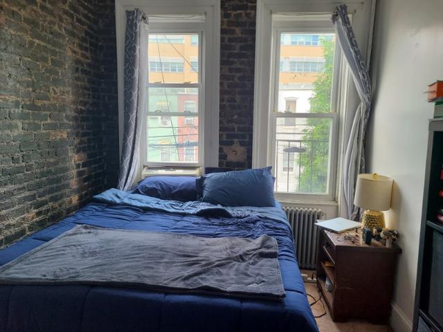 Roommate wanted in apartment in Astoria, Queens