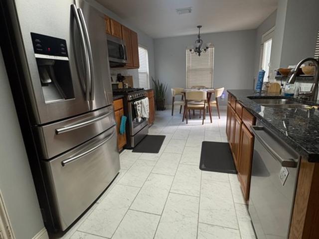 Roommate Wanted in Oak Forest Townhouse