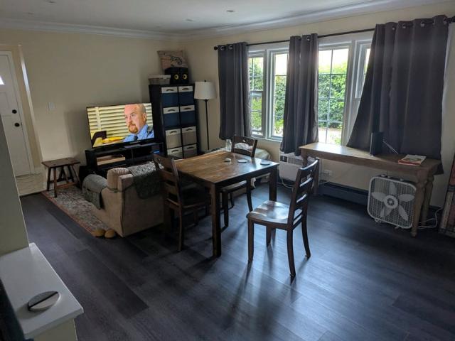 Roommate wanted in nice & quiet 2 bedroom