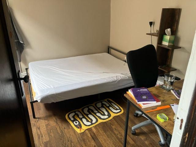 Roommate Wanted – Spacious 3BR/1BA, Fully Renovate