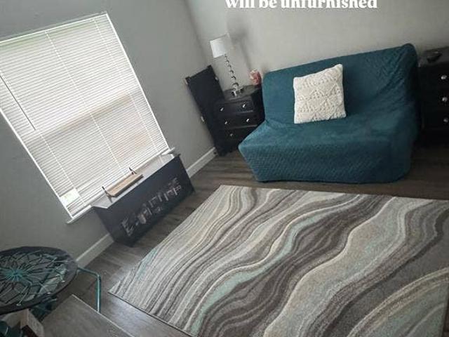 Roommate before December!