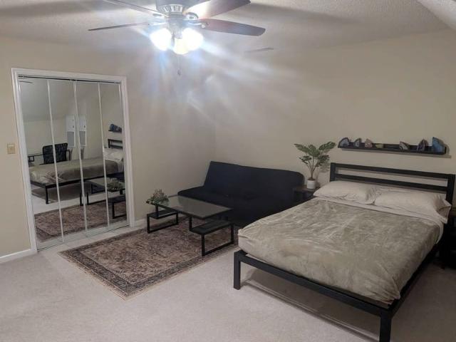 Roommate: Furnished Bedroom Suite Upstairs Right