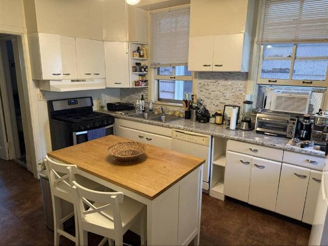 Roommate Lakeview 8/1 Move In