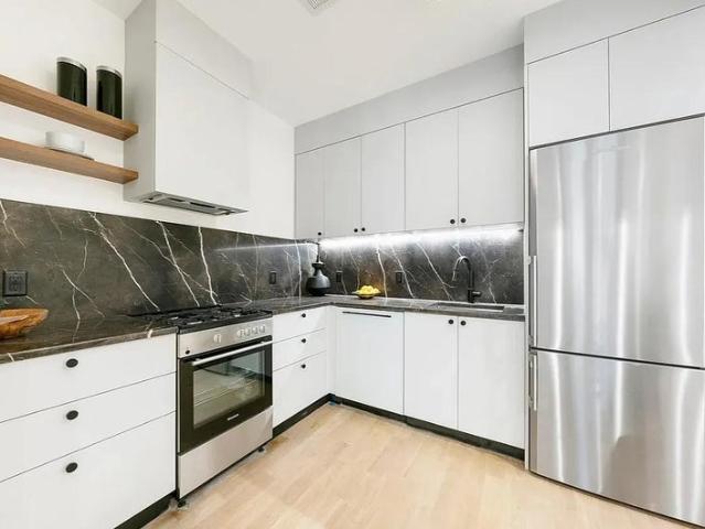 Roommate listing for 10 month lease starting Sept