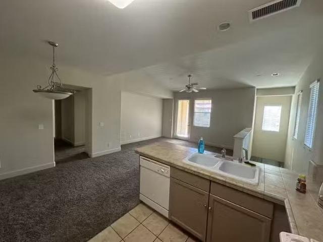 Roommate Luxury Townhome Private Bedroom & Bathroom Close t.