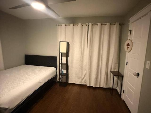 Roommate needed / 3 bedroom 2 bath