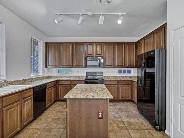Roommate Needed in East Mesa
