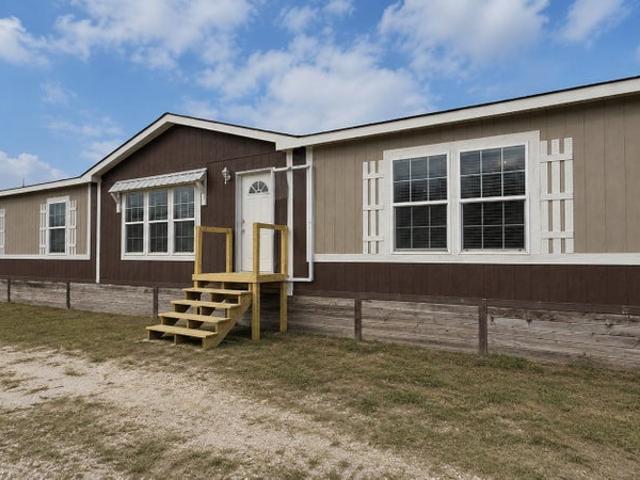 ROOMMATE / PRIVATE SUITE FOR RENT – N. CANYON LAKE