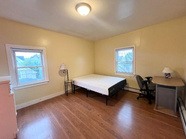 Roommate Situation in A Furnished Apartment TEXT