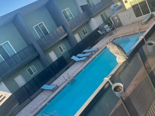 ROOMMATES NEEDED