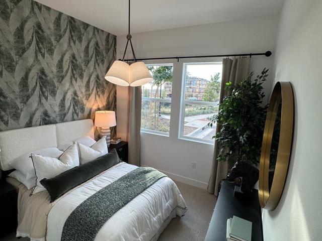 Roommates wanted brand New house in great park