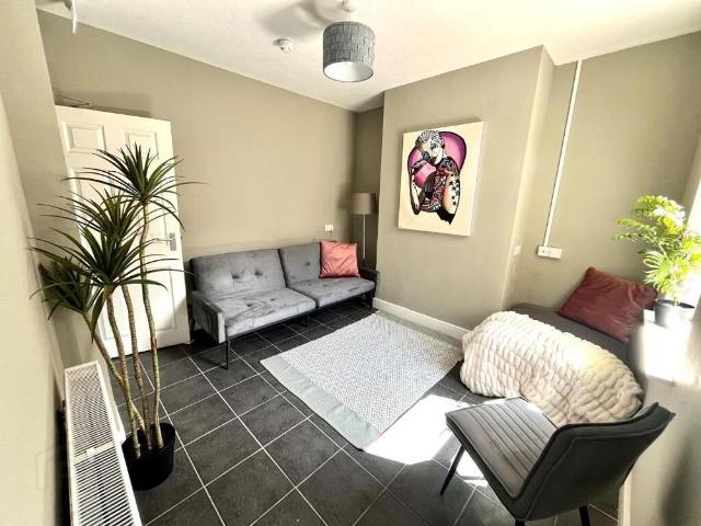 Rooms 1 & 3, 14 Beechmount Street, Belfast, BT12 7NG