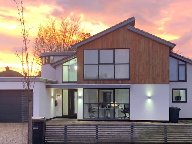Rooms To Let In Modern Bespoke House