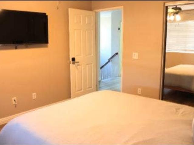 Rooms to rent in