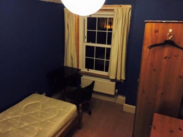 rooms to rent very close to campus