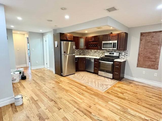 ROOMS AVAILABLE 3BR/2BA, PRIVATE BACKYARD!