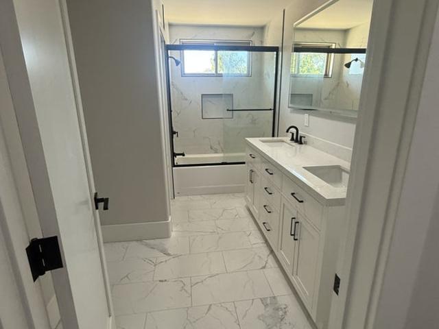 Rooms Available for Rent in Home w/ swimming pool