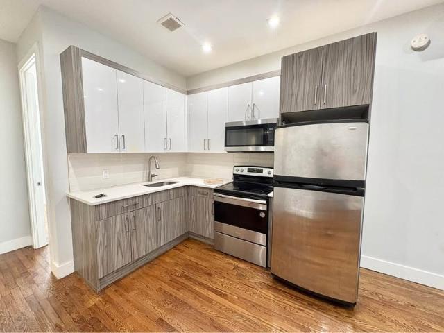 Rooms available in 3br/1ba ASAP/ Sept 1 move in