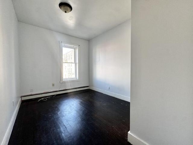 Rooms available in 3br/1ba, Dishwasher