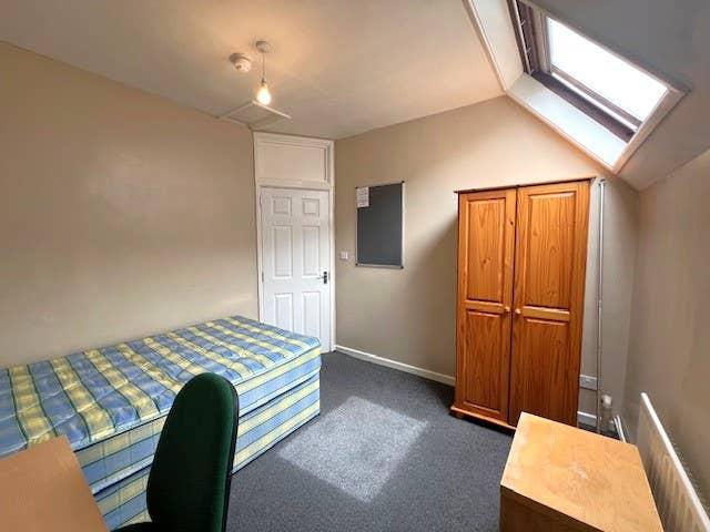Rooms available in 4 bed flat