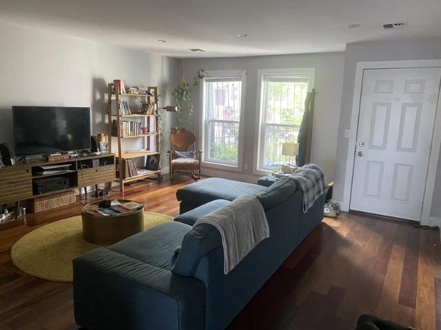 Rooms available in a 3 bedroom apt for rent