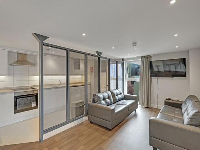 Rooms Available in a Modern 6 Bedroom, 6 Bathroom City Centre Apartment